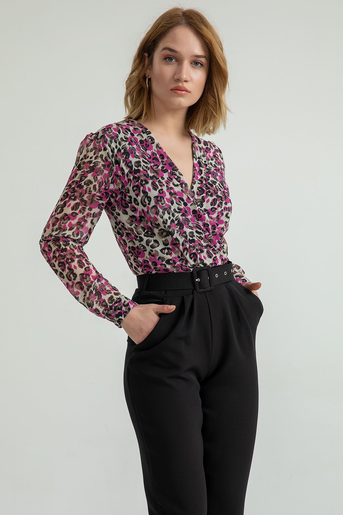 Jessica-Atlas Kumaş V Yaka Uzun Boy Tam Kalıp Kadın Tulum-Fuşya