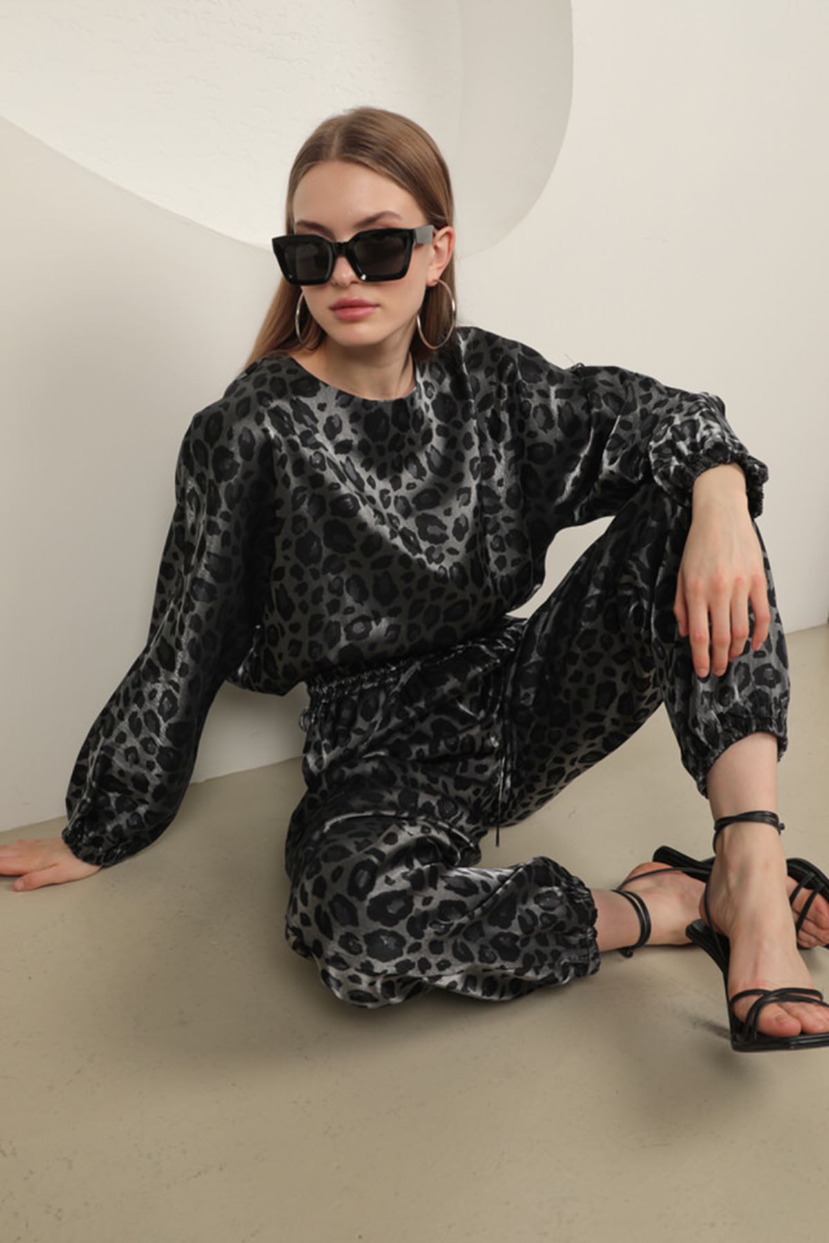 Shiny Fabric Leopard Pattern Women's SuitGrey-Kaktüs Moda