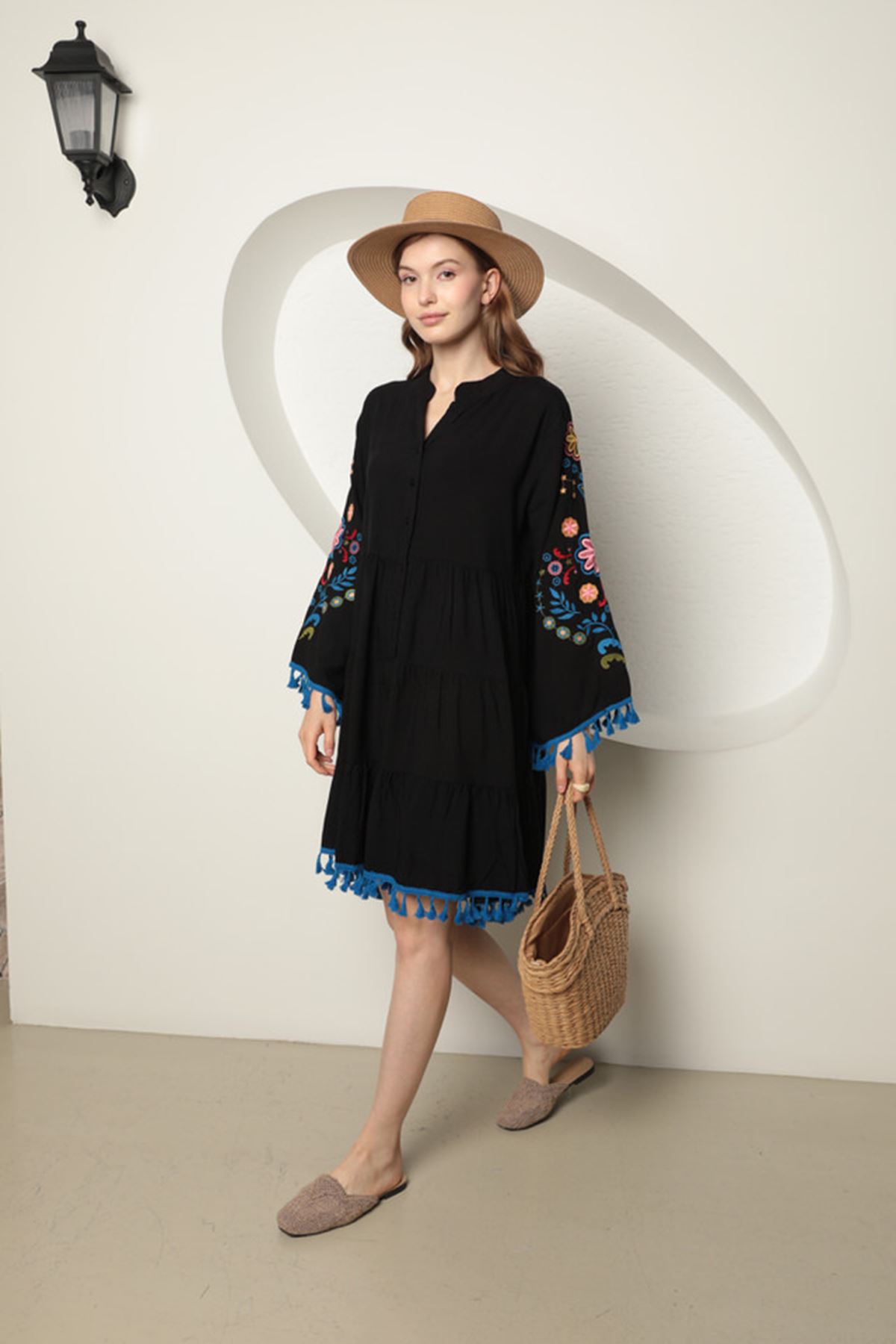 Viskon Kumaş Nakışlı Püskul Detaylı Elbise-Siyah